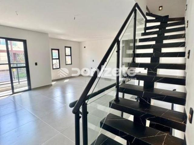 Sobrado Residencial em Santo André Vila Pinheirinho | 2 suítes, 2 vagas