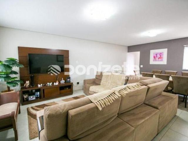 Sobrado Residencial em Vila Alpina Santo André – 3 suítes, 4 vagas, financiamento aceito