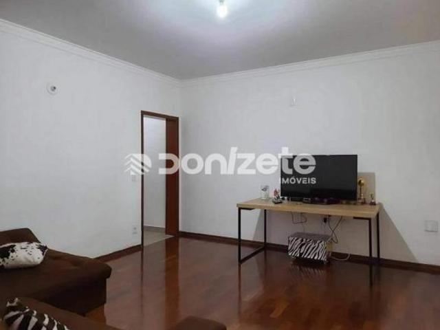 Sobrado residencial em Vila Pires, Santo André — 3 quartos, 2 vagas, financiamento e permuta aceitos
