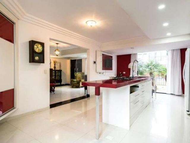 Sobrado Residencial Jardim das Américas Área Útil: 297,5 m² Área Total: 490 m²