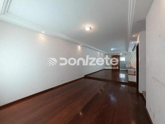 Sobrado Residencial Premium em Vila Floresta, Santo André — 3 suítes, 4 vagas, aluguel incluso