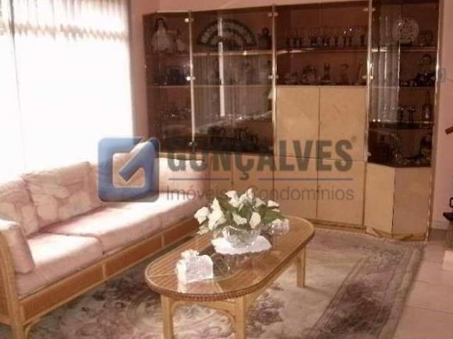 Sobrado Residencial 170m² com 3 Dormitórios, 4 Vagas e Área de Serviço – Santa Maria, São Caetano do