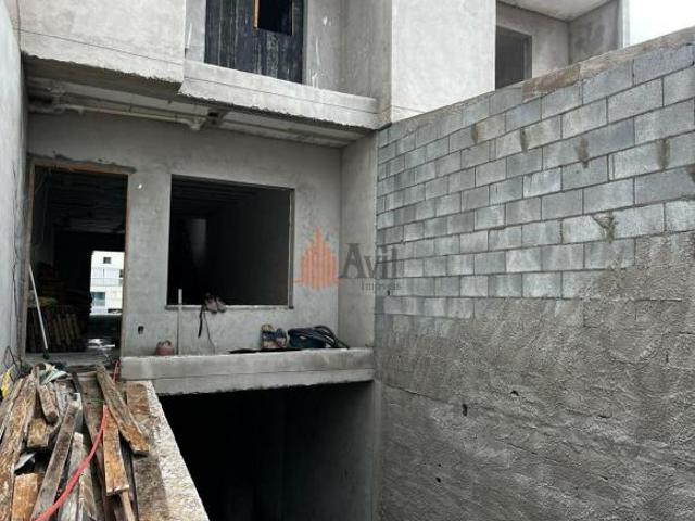 Sobrado Residencial 210m² com 3 quartos, 3 suítes e 4 vagas à Venda na Penha