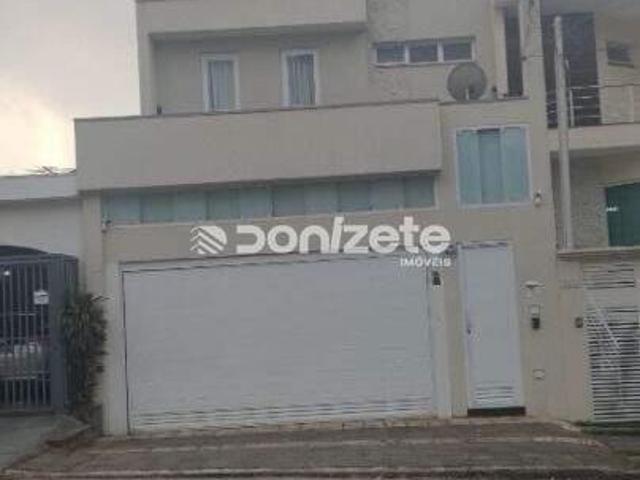 Sobrado Residencial 4 suítes com 5 vagas em Santo André – Financia e aceita permuta