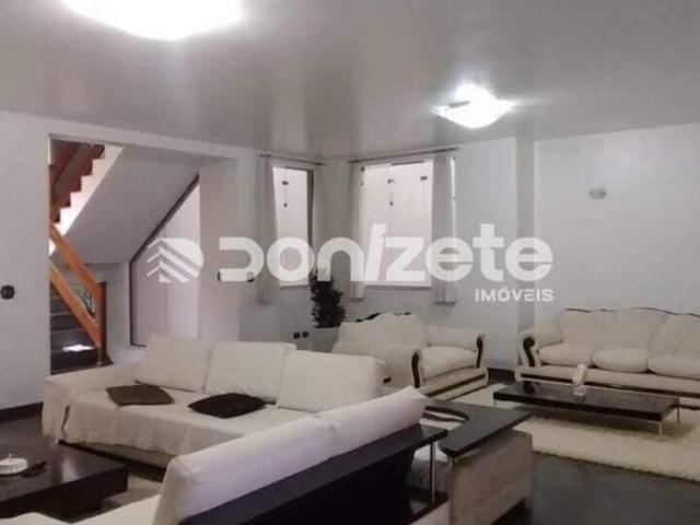 Sobrado Residencial 4 suítes com 8 vagas no Campestre, Santo André – Financia e aceita permuta