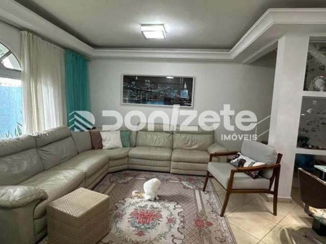 Sobrado Residencial 4 Quartos com 4 Vagas na Vila Alpina – Financia e Permuta