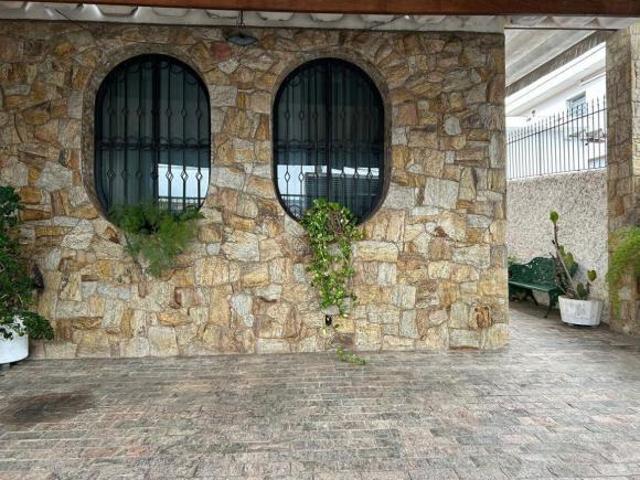 SOBRADO SUPER CONSERVADO JD. SUZANA