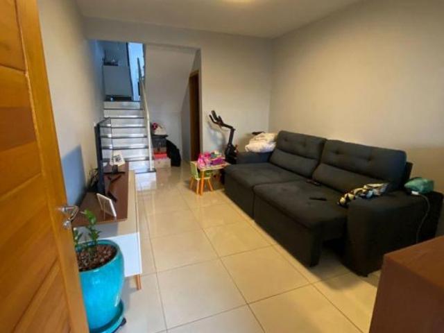 SOBRADO SEMI GEMINADO 100m² RUA TRANQUILA E SEM SAIDA