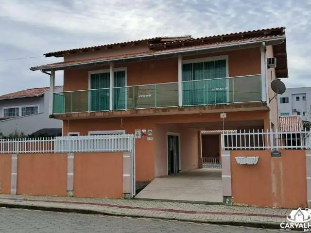 Sobrado Semi Mobiliado com 3 Suítes e Piscina – Locação Anual em Barra Velha