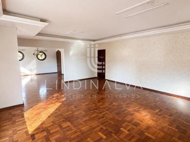 Sobrado semi mobiliado com piscina e 4 suítes, no Centro de Foz