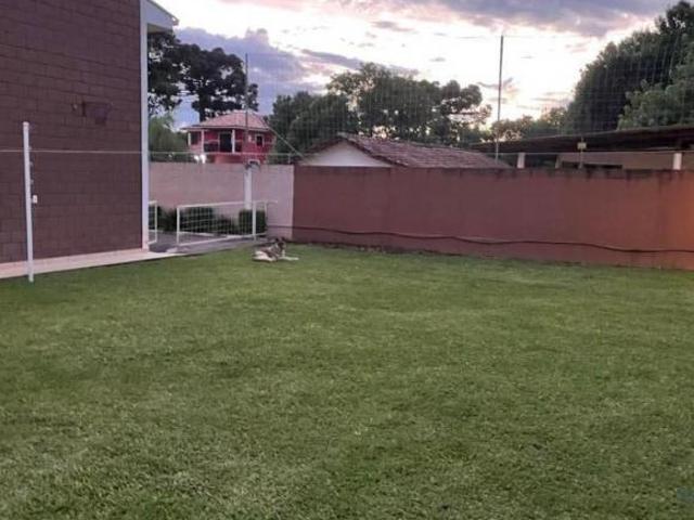 Sobrado Semi mobiliado 03 quartos, área gourmet, em vagas em Colombo PR