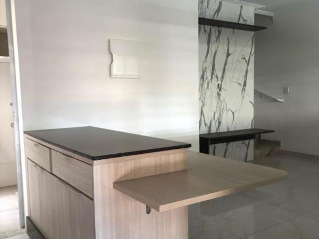 Sobrado semi novo na Vila Constança com 2 suítes, área gourmet e 2 vagas