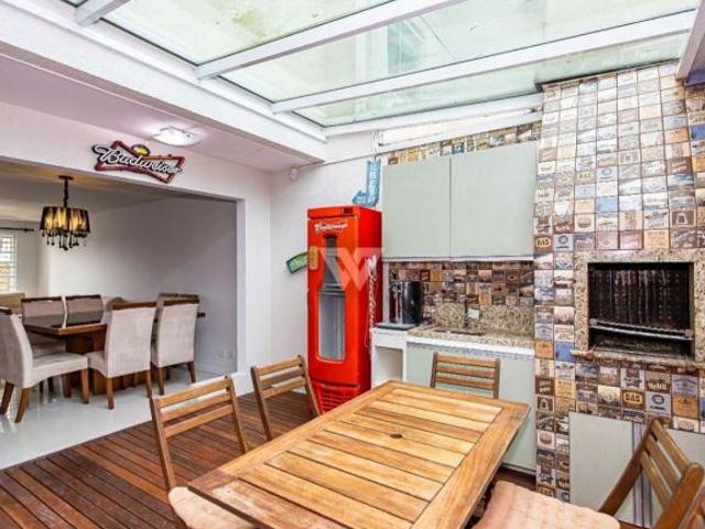 SOBRADO SEMIMOBILIADO 157M² 3 QUARTOS 2 VAGAS AGUA VERDE