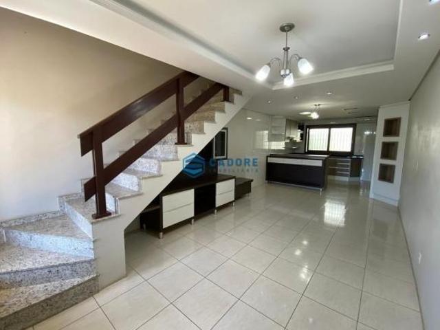 Sobrado semimobiliado no bairro São Luiz com 153m²