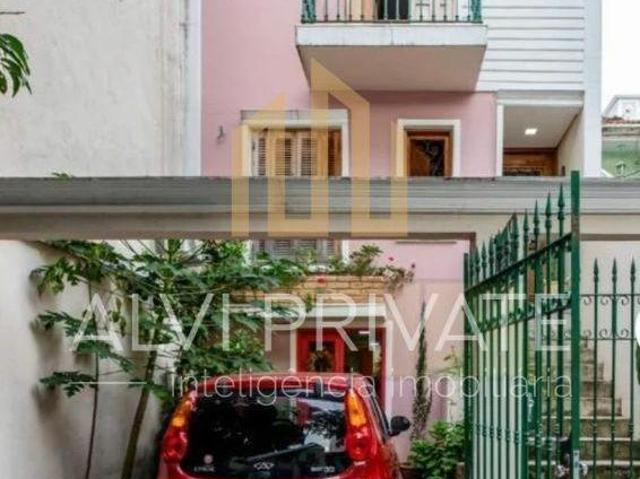 Sobrado sofisticado à venda na Pompéia