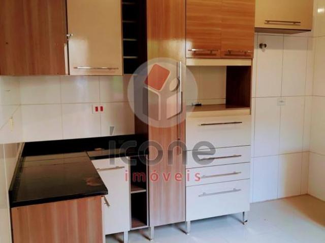 Sobrado Tingui com 03 quartos, 03 vagas de garagem