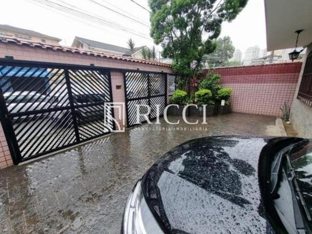 Sobrado totalmente isolado em Santos, 4 dormitórios sendo 1 suíte
