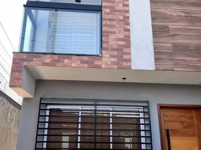Sobrado tríplex para venda de 202 m²