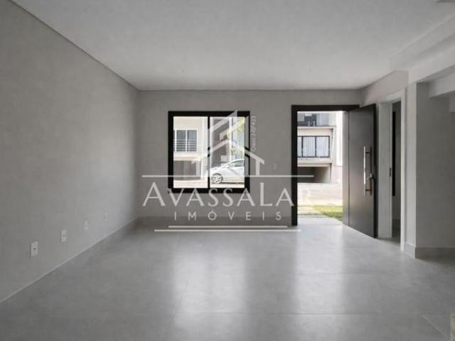 Sobrado Triplex 3 dormitórios, sendo 1 suíte e terraço no Xaxim Curitiba PR