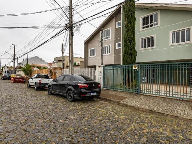 Sobrado Triplex 3 Quartos no Capão da Imbuia