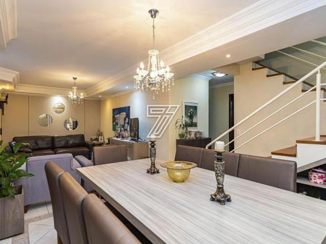 Sobrado Triplex / 3 quartos / 180m² / Novo Mundo