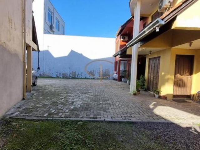 SOBRADO TRIPLEX /03 DORMITORIOS