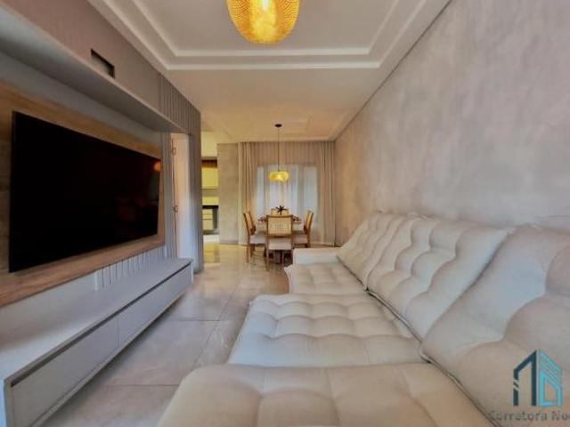 Sobrado triplex, 03 quartos c/suíte, terraço com área gourmet e banheiro no Xaxim em Curitiba PR