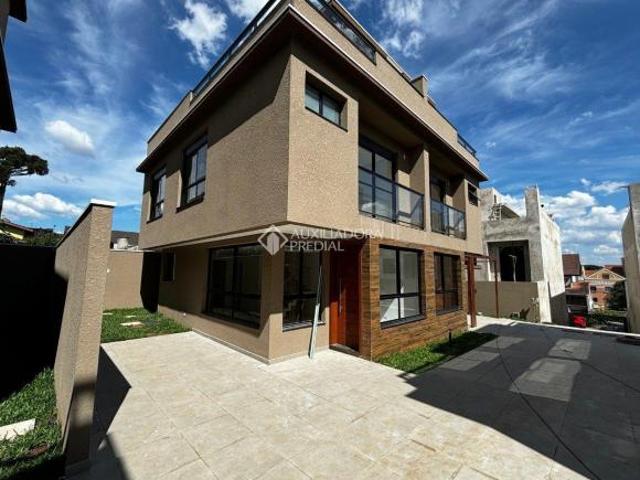 Sobrado Triplex 141m² 1 Suíte, 2 Vagas Condomínio Monte Carlo, Tingui