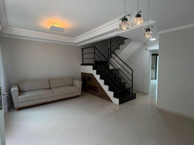 Sobrado Triplex 183 m² com Ático e Espaço Gourmet em Santa Felicidade condomínio fechado