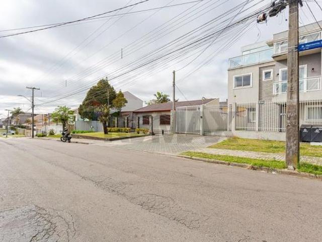 Sobrado Triplex com Ático no Xaxim | 3 Quartos | 121m² | Condomínio Vista da Serra
