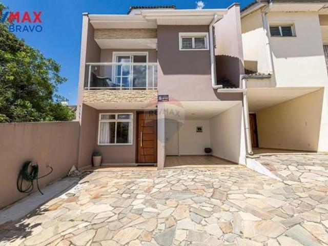 Sobrado Triplex com Ático e Churrasqueira no Pilarzinho | 3 Quartos | 138 m² | 2 Vagas