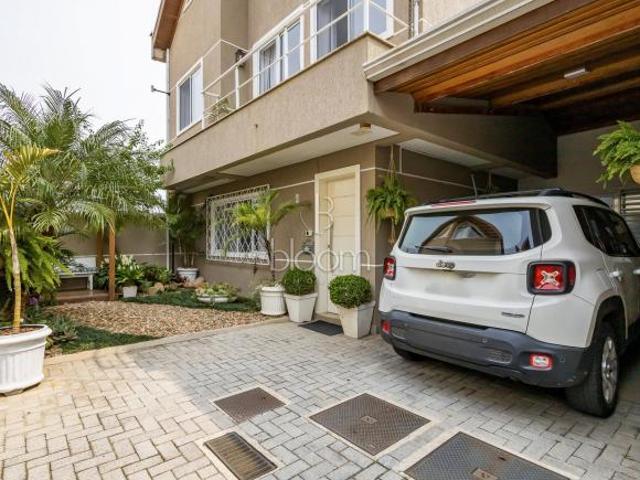SOBRADO TRIPLEX COM JARDIM
