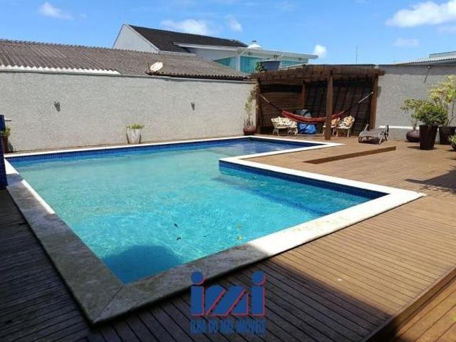 Sobrado triplex com piscina Praia de Leste