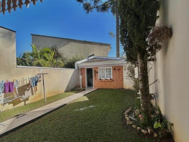 Sobrado Triplex com Quintal, 4 quartos, 2 suítes, lareira, churrasqueira Bacac