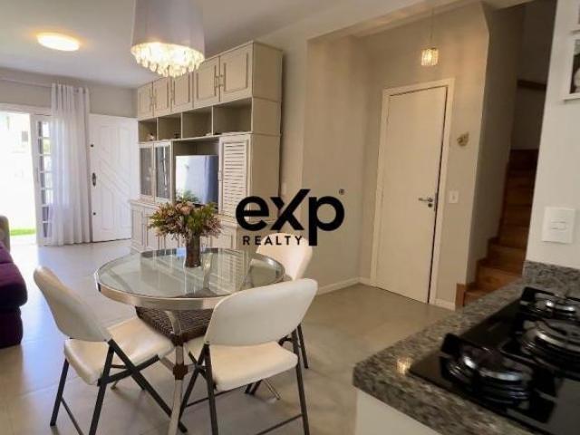 Sobrado TRIPLEX com SUITE no TÉRREO no bairro Xaxim