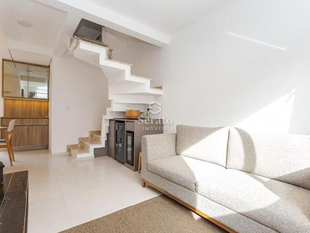 Sobrado Triplex com Suíte, Closet, Ático Amplo
