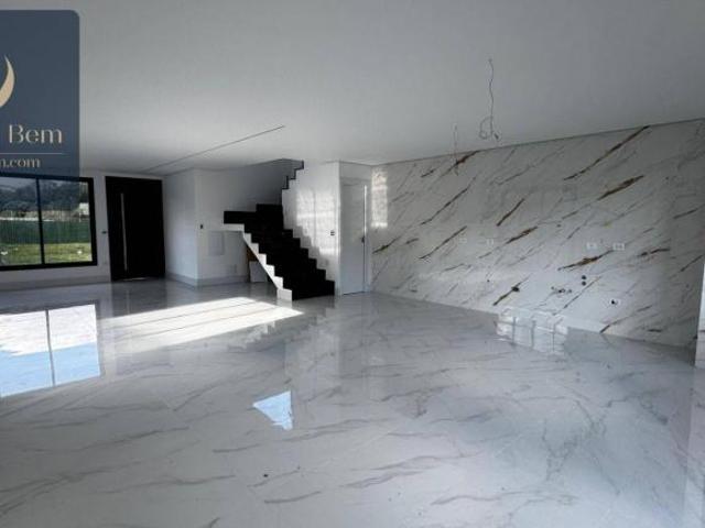 Sobrado Tríplex com Terraço em condomínio fechado com Piscina, 3 suítes, 206 m² por R$ 1.200.000 S