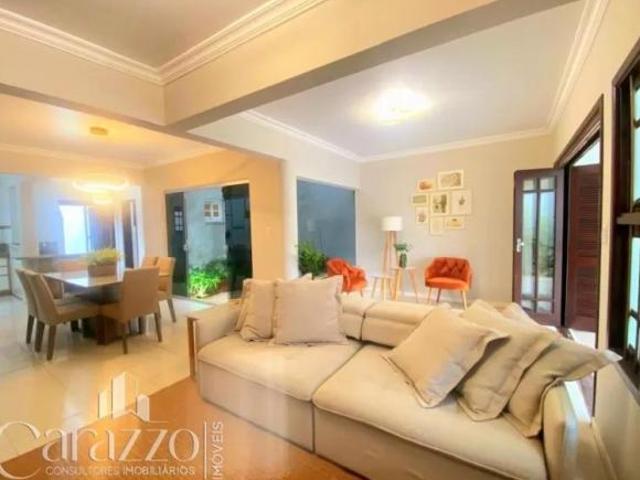 Sobrado Triplex com 04 dormitórios!