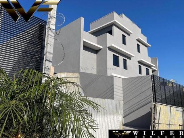 SOBRADO TRIPLEX COM 03 DORMITÓRIOS NO BAIRRO UBERA