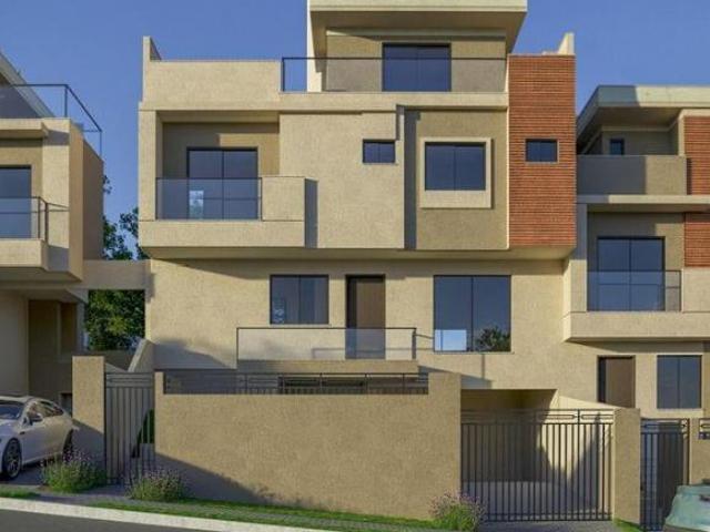 Sobrado triplex com 03 suítes a venda no bairro Vista Alegre das Mercês