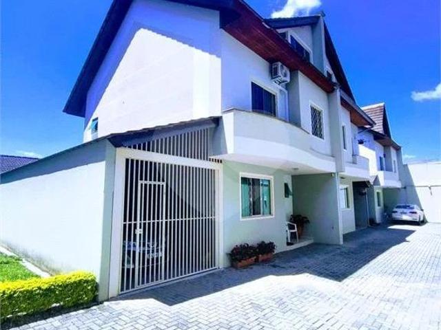 Sobrado Triplex com 165 m² e 4 quartos à venda em Bacacheri, Curitiba