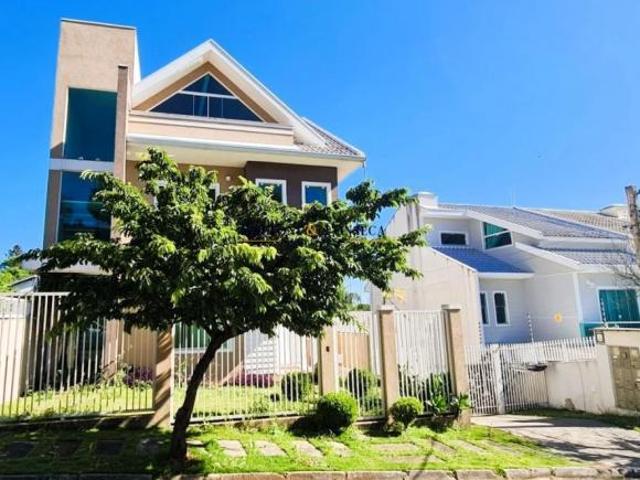 Sobrado Triplex com 240 m2 em Sao Jose dos Pinhais