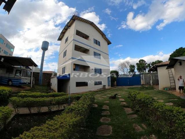 Sobrado triplex com 3 apartamentos á venda no Setor turista II Caldas Novas