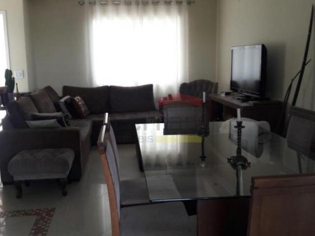 Sobrado triplex com 3 dormitórios 1 suite 4 vagas. Condomínio Fechado