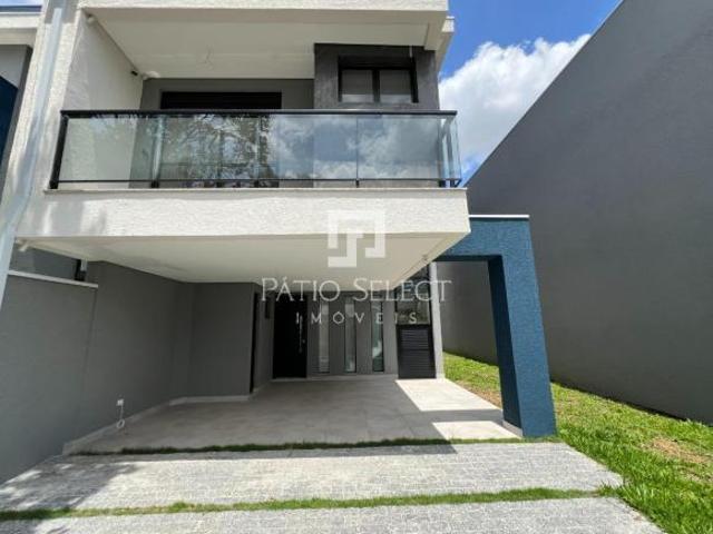 Sobrado triplex com 3 dormitórios e 2 vagas de garagem no Cajuru Curitiba/PR