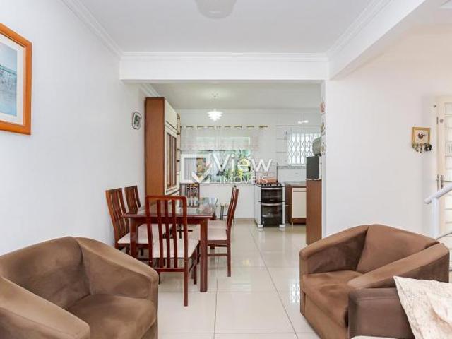 Sobrado triplex com 3 dormitórios no Pinheirinho