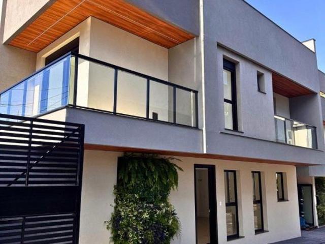 Sobrado Triplex com 3 suítes no Campina do Siqueira