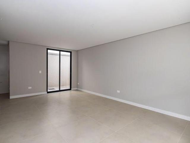 Sobrado triplex com 3 suites a venda no Hugo Lange
