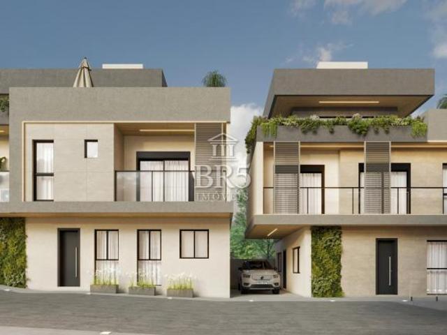 Sobrado Triplex com 3 Suítes à Venda no Seminário