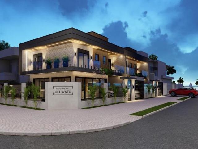 Sobrado triplex com 3 suítes e piscina no Balneári